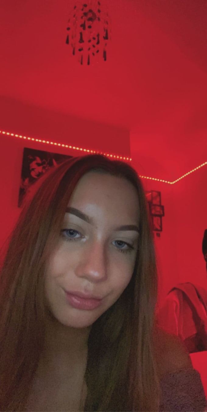 Gamer Girl That Will Play Fortnite And Minecraft With You By Essyss Fiverr