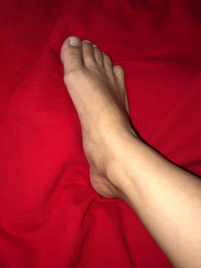 Write anything you want on my feet or soles by Lilfeetgirl | Fiverr