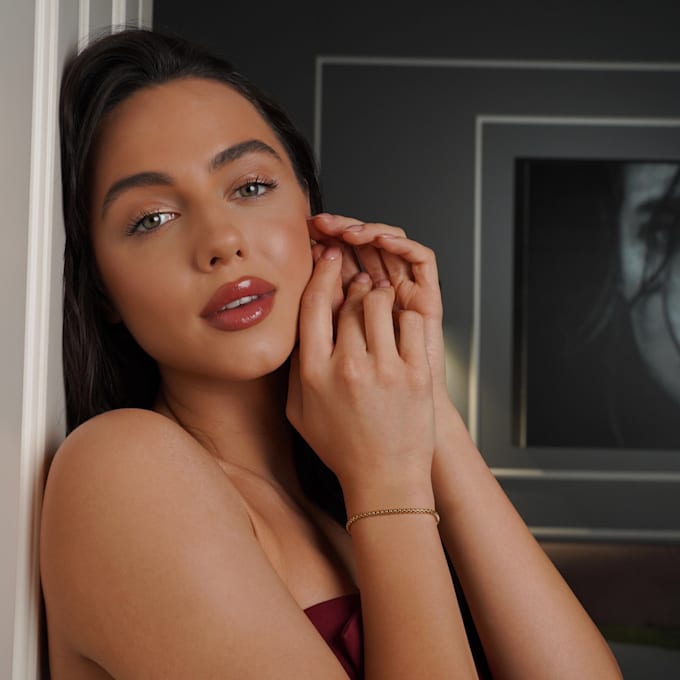 Be female product model for a super advanced video by Agnesathemodel ...