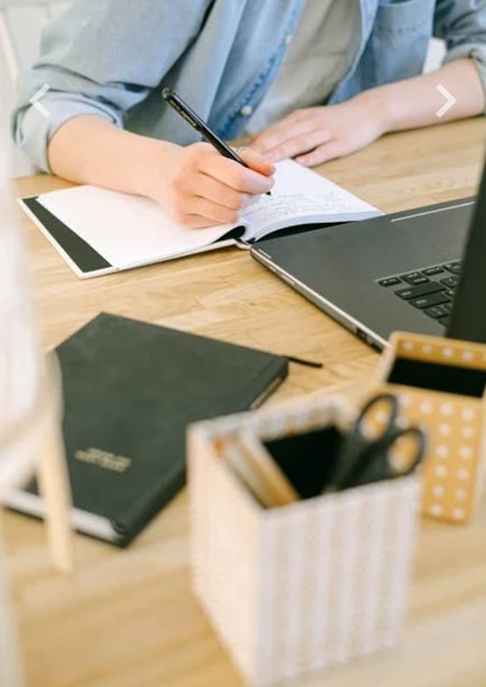 Be your professional article and listicle writer by Larrypure | Fiverr