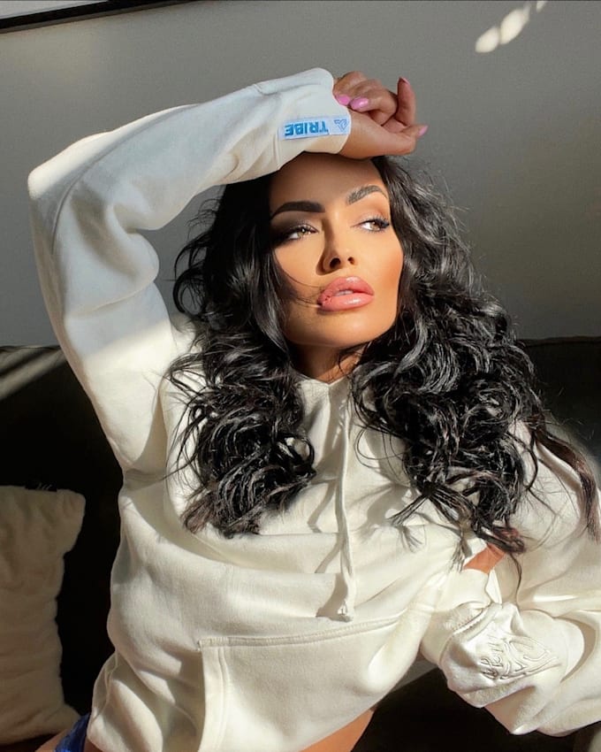 Be your female spokesmodel for your brand by Talbakker | Fiverr