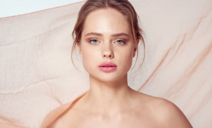 Be female photo,video and product model by Lori_001 | Fiverr