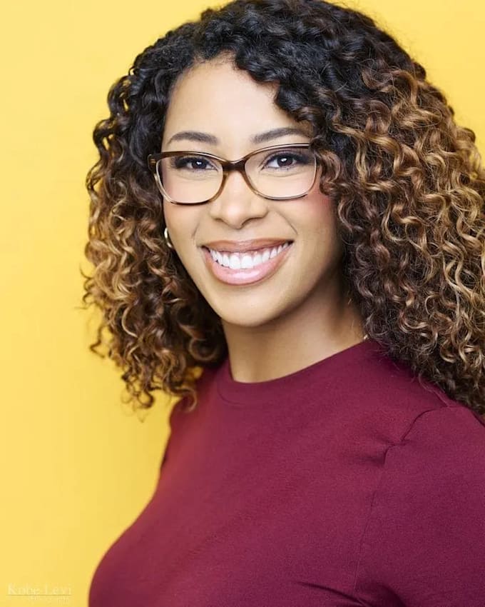 Write movie review, tv show review, film analysis by Zoe_winchester ...