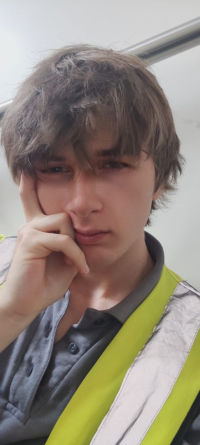 Play any game together with you and chat gaming companion coop gaming ...