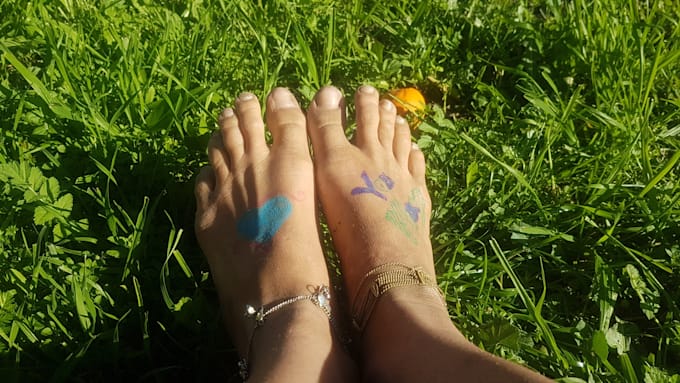 Write your name, message or logo on my feet by Naamor | Fiverr