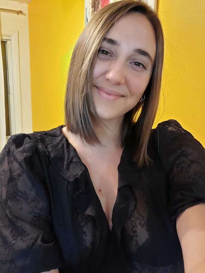 French canadian woman voice over by Raphaelle95 | Fiverr