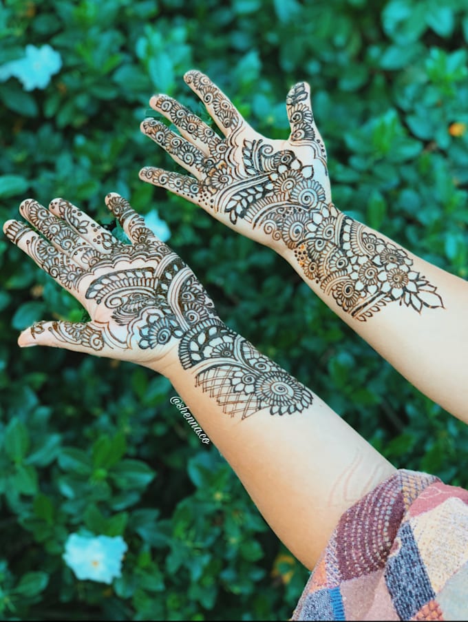 Teach you how to apply henna by Ananiset | Fiverr