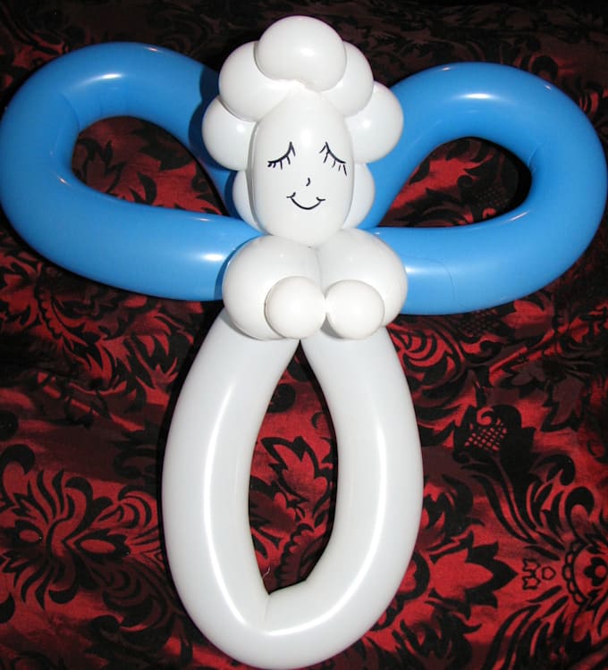 Teach you how to twist a simple balloon angel by Mirae1969