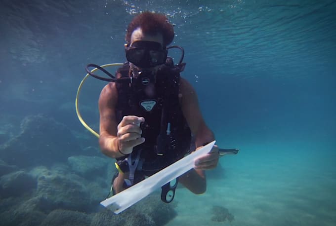 Digitally write your message underwater by Rubikart
