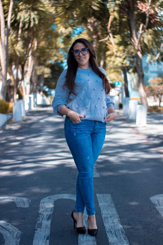 Professional audio with neutral spanish by Rocio_gallardo | Fiverr