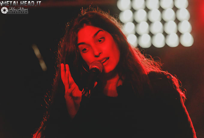 Sing and teach growl, scream, hardrock heavy metal and operatic vocals ...