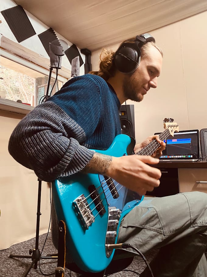 Write a sexy, slappy, groovy bassline for your project by Sheggyjon ...