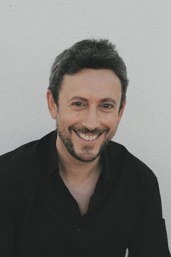 Provide a professional male castilian spanish voiceover by Davarnaiz ...