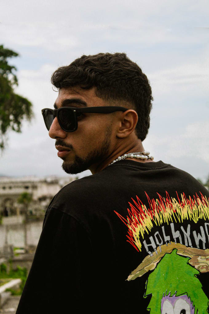 Write and sing a trap, rnb, reggaeton or rap song in spanish by Palma ...