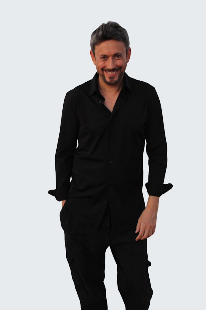 Provide a professional male castilian spanish voiceover by Davarnaiz ...