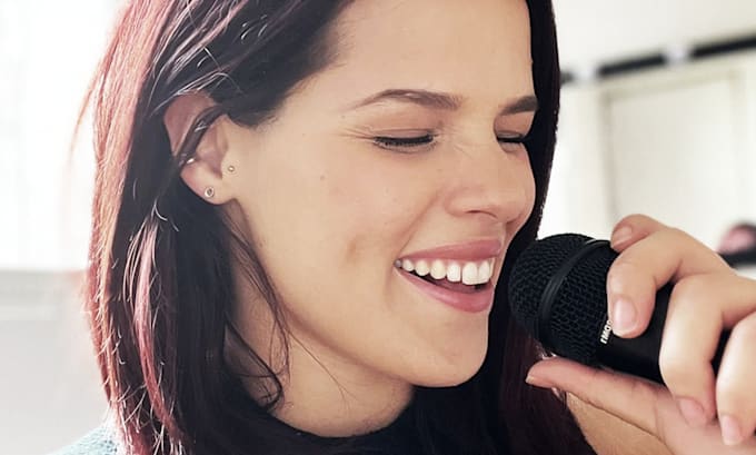 12 Best freelance female singers for hire in June 2025