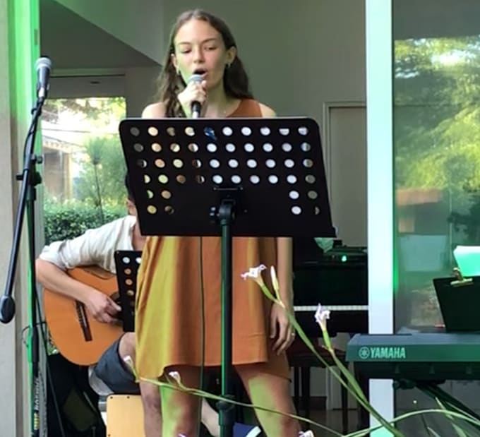 12 Best freelance female singers for hire in November 2025