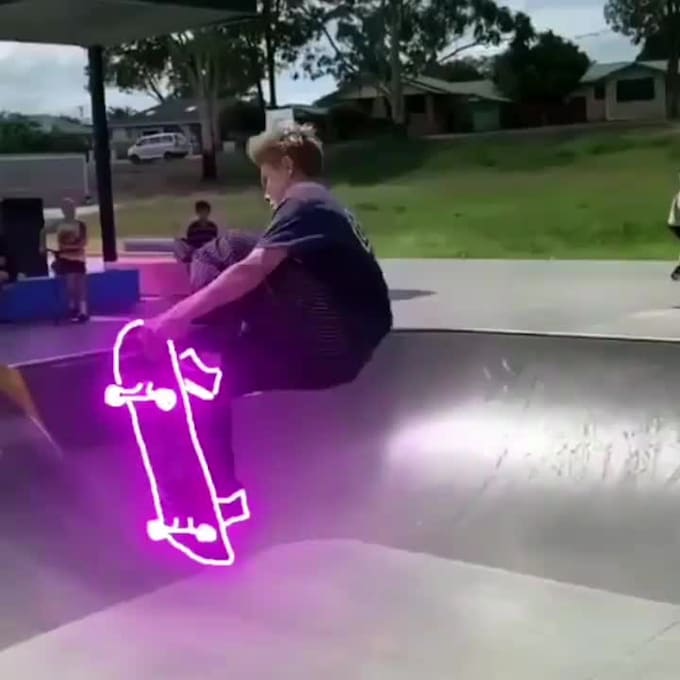 Crea scarabocchi luminosi al neon ed effetti di luce su video di danza