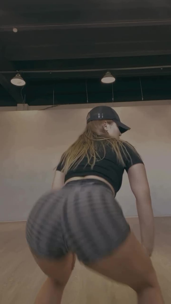 Do tik tok twerk dance, twerk dance, tik tok dance, dance video for your song by Sharon_buggle ...