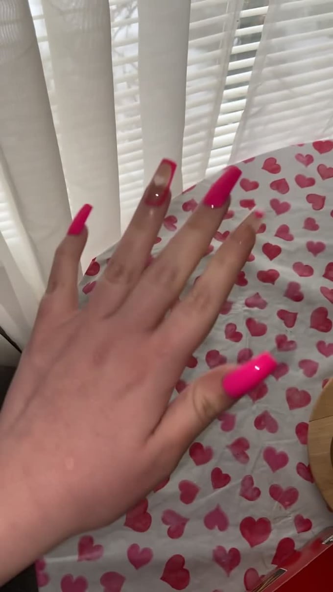 Create faceless ugc and ads for your brand on social media by Selena ...