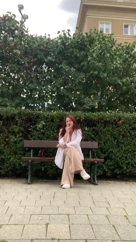 Make an intuitive portrait based on a personal questionnaire by ...