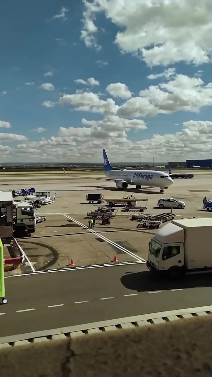 Do realistic 3d cgi bag animation, vfx animation , 3d product video ads ...