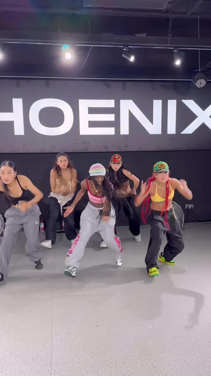 Do tik tok dance, dance video, dance chorography, hip hop dance, group dance by Badgyalcassiee ...