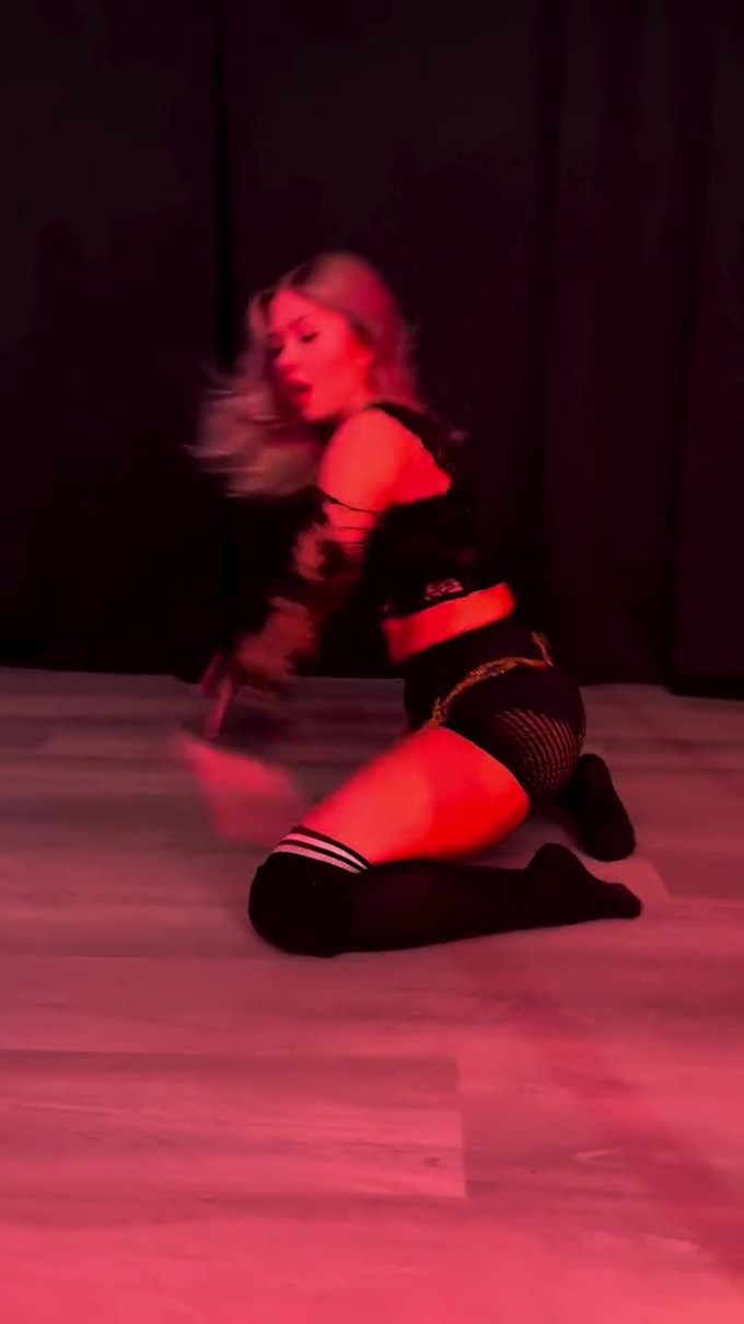 Do solo dance viral twerk dance and viral tiktok dance by Favourdance45 | Fiverr