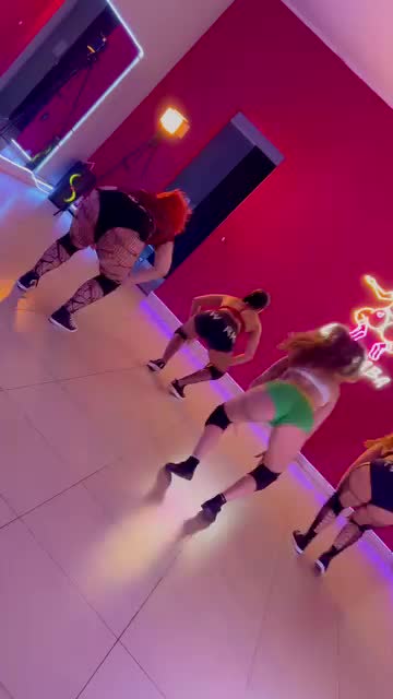 Do dance choreography, group dance, twerk dance, waist dance to viral your songs by Womiwomi ...