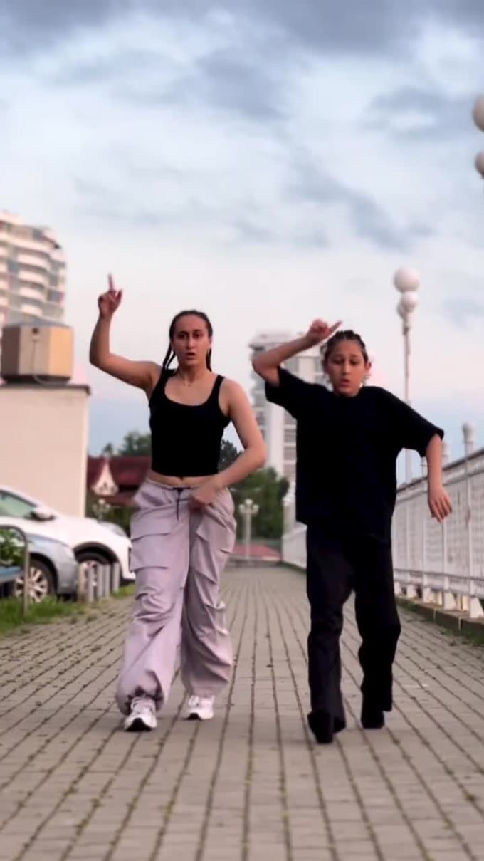 Create Viral Tik Tok Dance Video Tik Tok Group Dance Tik Tok Dance