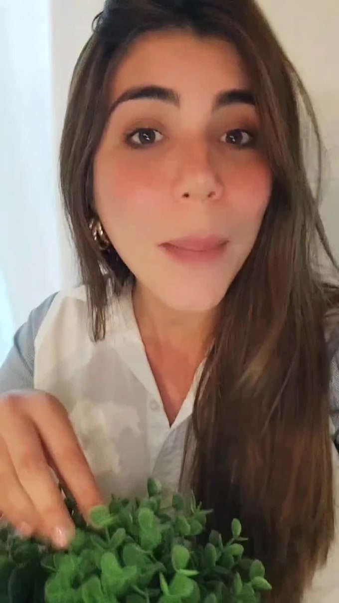 Record a video talking about your product in spanish by Saraireyes | Fiverr