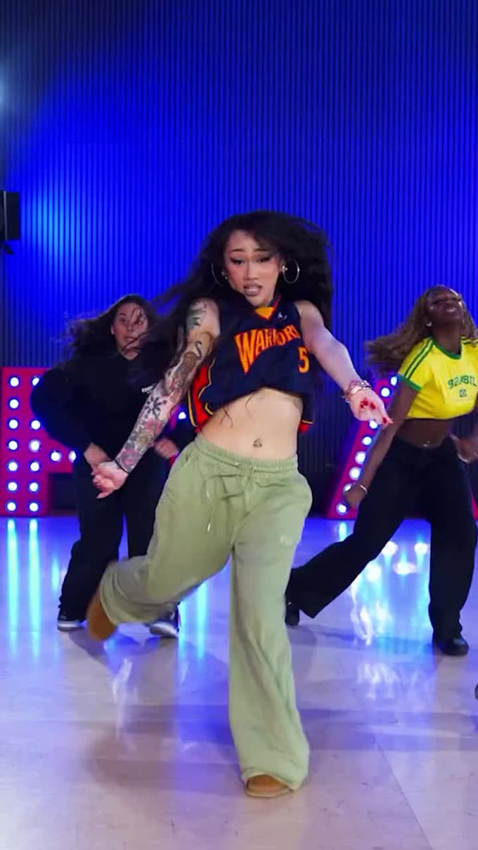 Do tik tok dance video, group dance, hip hop dance, afrobeat dance promote song by Riri_dancer ...