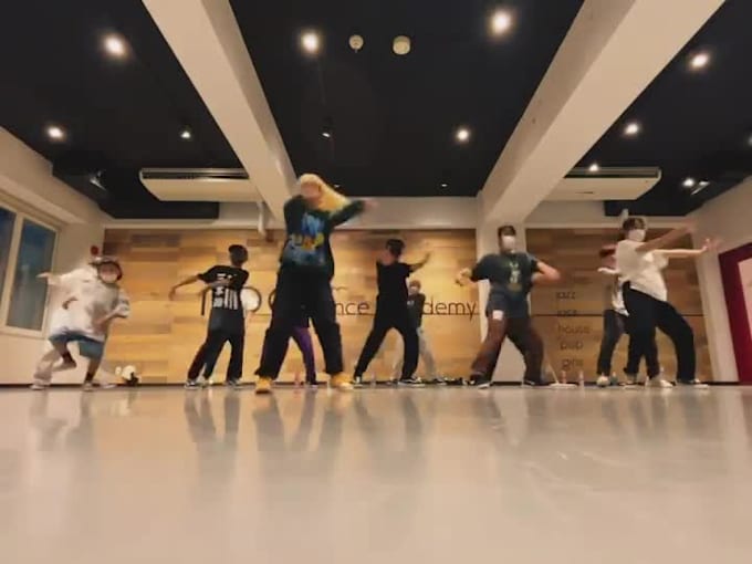 Create Amazing Tik Tok Group Dance Video In To Your To Make It Go Viral