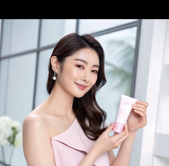 Create eye catching ai ad images with a model promoting your product by ...